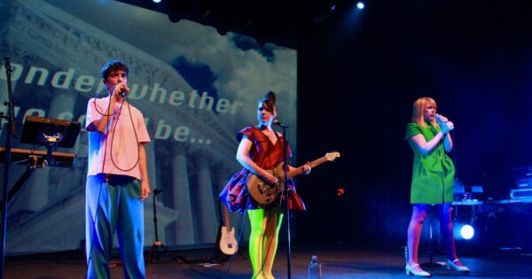 Le Tigre’s Dance-Punk Finds New Relevance After 18 Years – WQHS Radio Le Tigre’s Dance-Punk Finds New Relevance After 18 Years – WQHS Radio